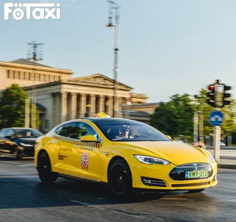 A Főtaxi elítéli a menekülteket kihasználó taxis hiénákat